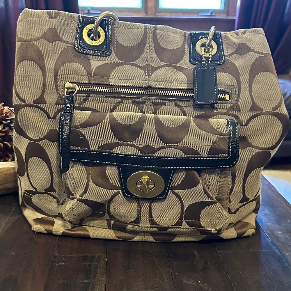 Coach Hampton Turnlock Signature Shoulder Bag - Gem